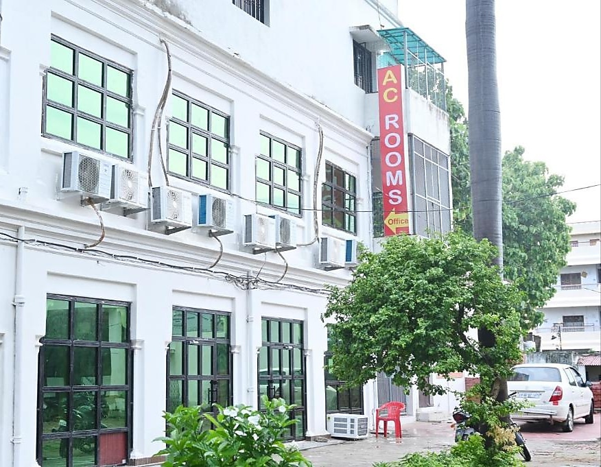 The Hotel Ambassador Inn 𝗕𝗢𝗢𝗞 Varanasi Hotel 𝘄𝗶𝘁𝗵 𝗙𝗥𝗘𝗘 𝗖𝗮𝗻𝗰𝗲𝗹𝗹𝗮𝘁𝗶𝗼𝗻