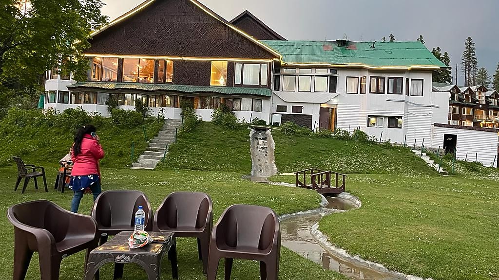 Pine Palace Resort 𝗕𝗢𝗢𝗞 Gulmarg Resort 𝘄𝗶𝘁𝗵 𝗙𝗥𝗘𝗘 𝗖𝗮𝗻𝗰𝗲𝗹𝗹𝗮𝘁𝗶𝗼𝗻