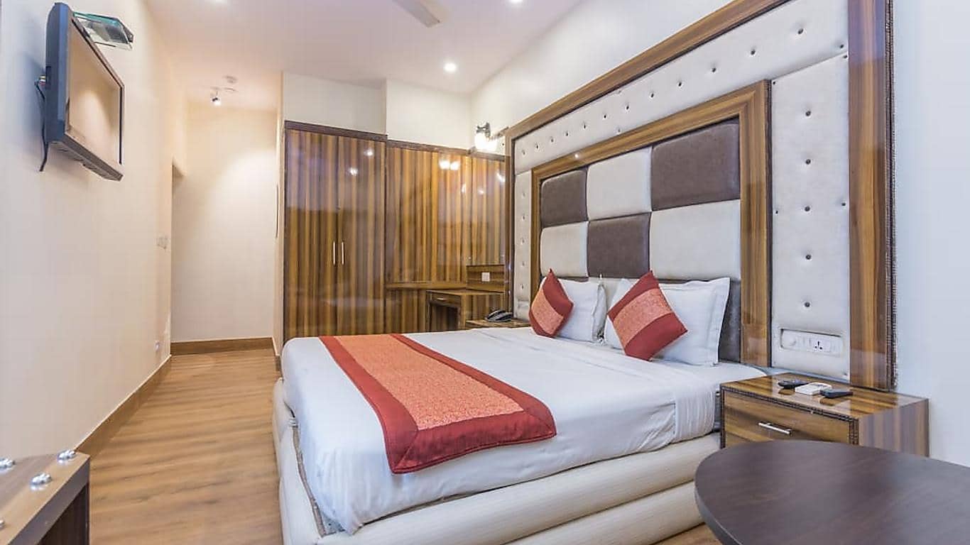 Rupam Hotel 100% Money Back 𝗕𝗢𝗢𝗞 Delhi Hotel 𝘄𝗶𝘁𝗵 𝗙𝗥𝗘𝗘 𝗖𝗮𝗻𝗰𝗲𝗹𝗹𝗮𝘁𝗶𝗼𝗻