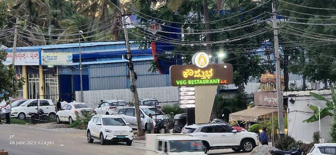 SNS Regency 𝗕𝗢𝗢𝗞 Tiptur Hotel 𝘄𝗶𝘁𝗵 𝗙𝗥𝗘𝗘 𝗖𝗮𝗻𝗰𝗲𝗹𝗹𝗮𝘁𝗶𝗼𝗻