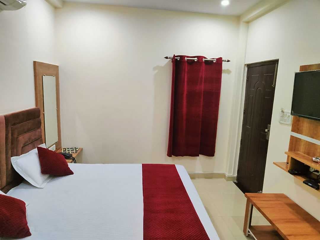 Hotel Raj 𝗕𝗢𝗢𝗞 Haridwar Guest House 𝘄𝗶𝘁𝗵 𝗙𝗥𝗘𝗘 𝗖𝗮𝗻𝗰𝗲𝗹𝗹𝗮𝘁𝗶𝗼𝗻