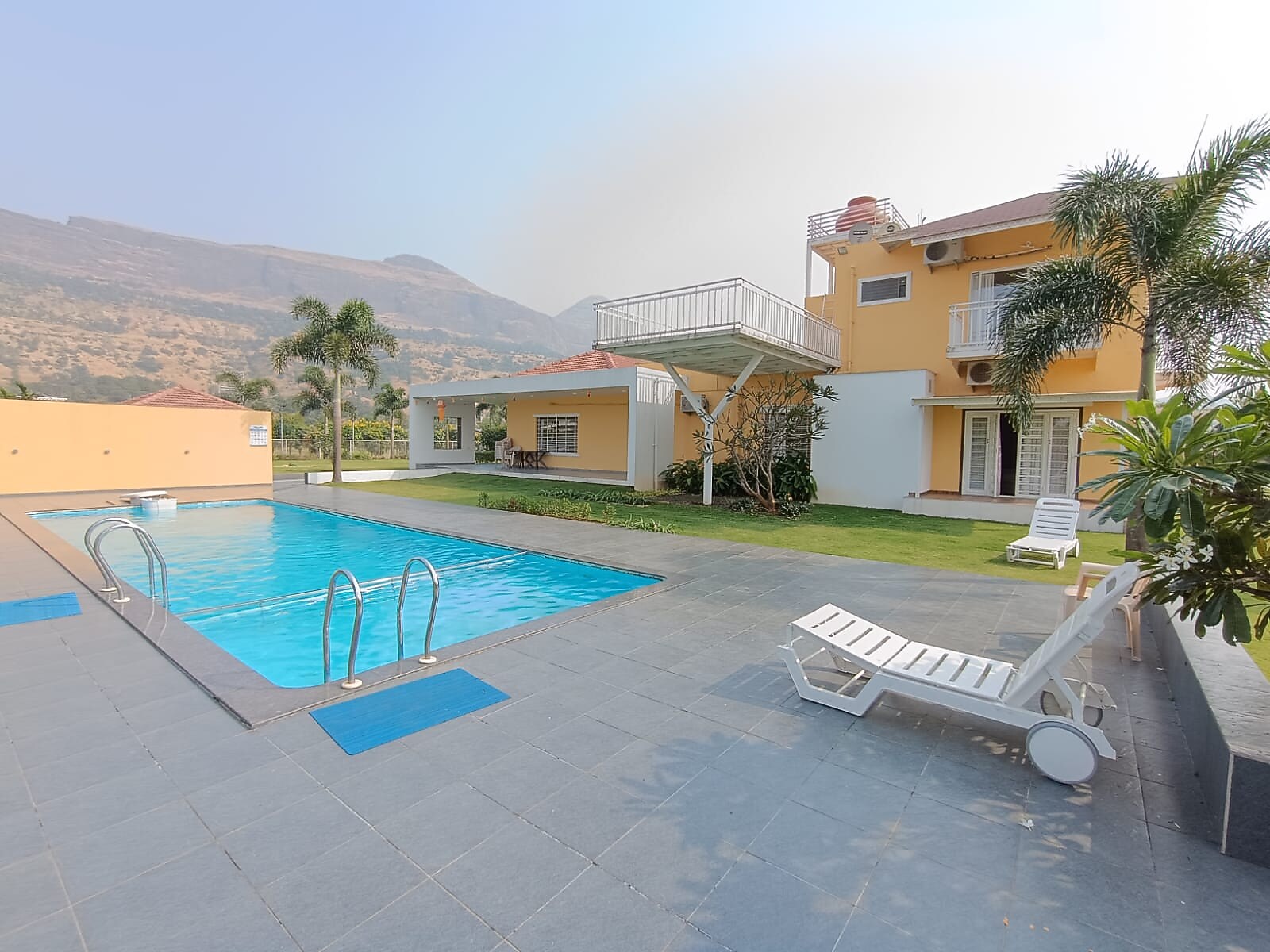 StayVista at Lakeside Summers 𝗕𝗢𝗢𝗞 Trimbak Villa 𝘄𝗶𝘁𝗵 𝗙𝗥𝗘𝗘 𝗖𝗮𝗻𝗰𝗲𝗹𝗹𝗮𝘁𝗶𝗼𝗻