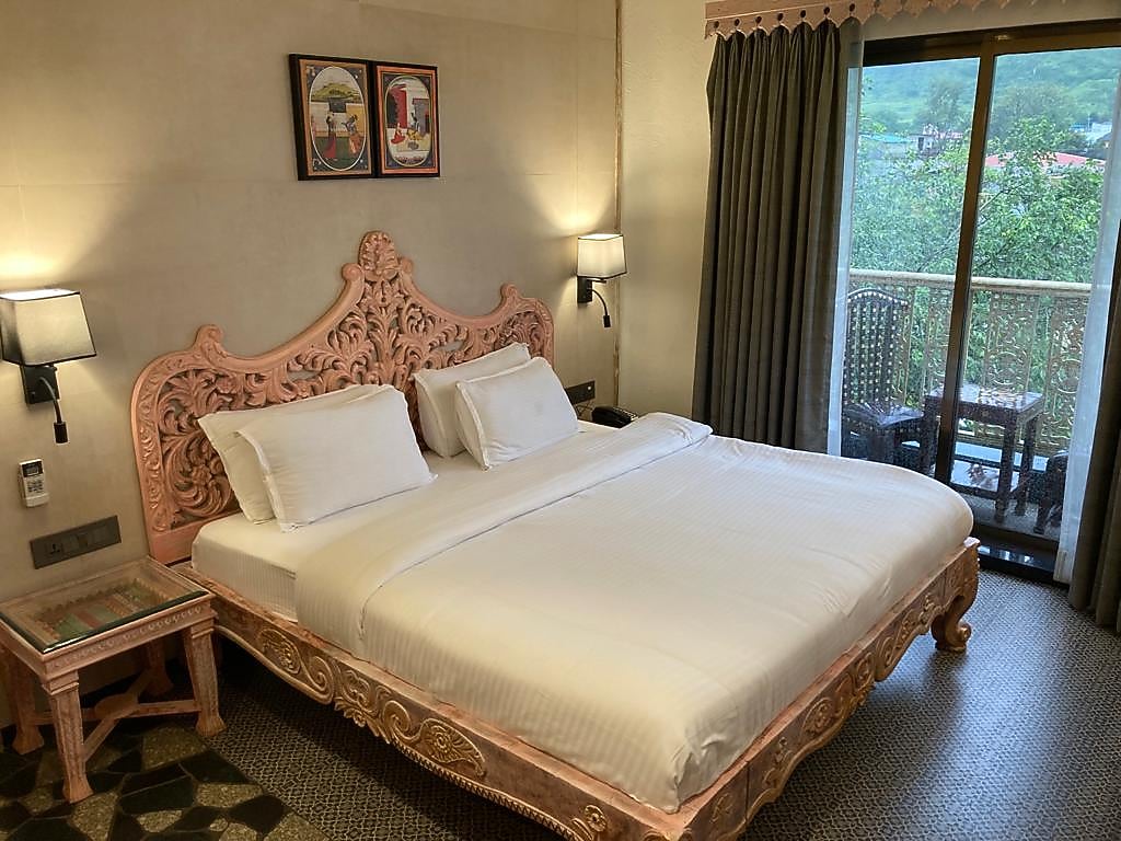 The Kinara Village 𝗕𝗢𝗢𝗞 Lonavala Hotel 𝘄𝗶𝘁𝗵 𝗙𝗥𝗘𝗘 𝗖𝗮𝗻𝗰𝗲𝗹𝗹𝗮𝘁𝗶𝗼𝗻