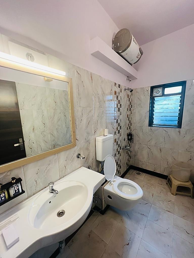 Hotel Prince 𝗕𝗢𝗢𝗞 Bhuj Hotel 𝘄𝗶𝘁𝗵 ₹𝟬 𝗣𝗔𝗬𝗠𝗘𝗡𝗧