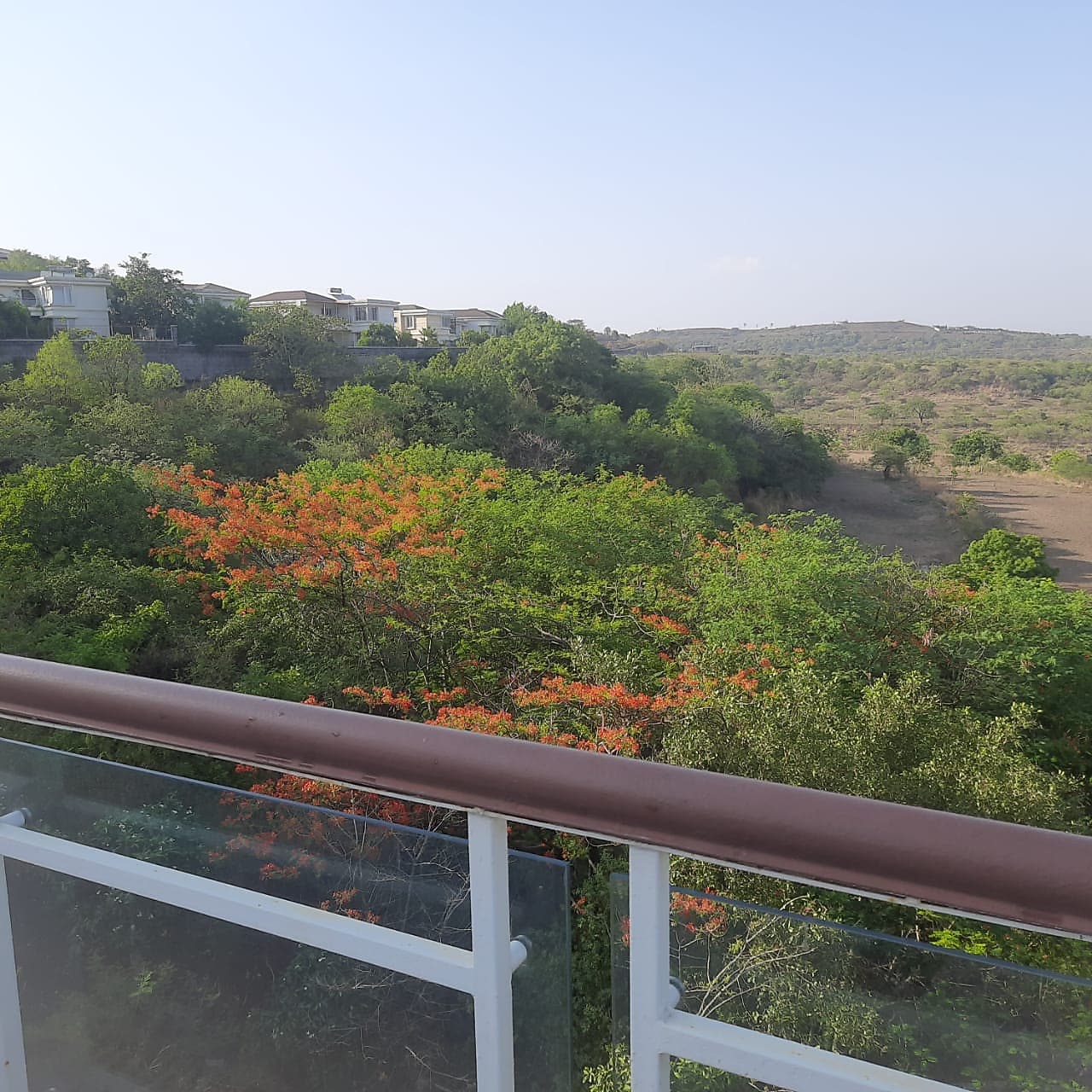 The Cliff Opp. Manas Lake 𝗕𝗢𝗢𝗞 Mulshi Hotel 𝘄𝗶𝘁𝗵 𝗙𝗥𝗘𝗘 𝗖𝗮𝗻𝗰𝗲𝗹𝗹𝗮𝘁𝗶𝗼𝗻