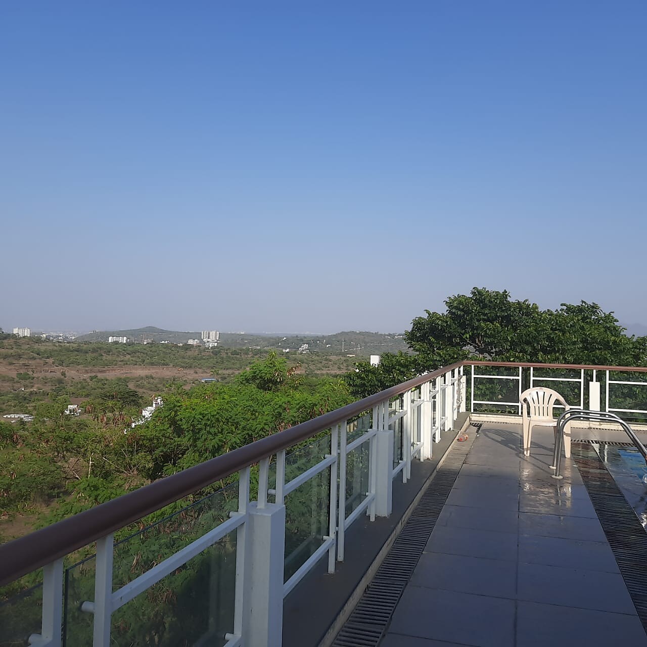The Cliff Opp. Manas Lake 𝗕𝗢𝗢𝗞 Mulshi Hotel 𝘄𝗶𝘁𝗵 𝗙𝗥𝗘𝗘 𝗖𝗮𝗻𝗰𝗲𝗹𝗹𝗮𝘁𝗶𝗼𝗻