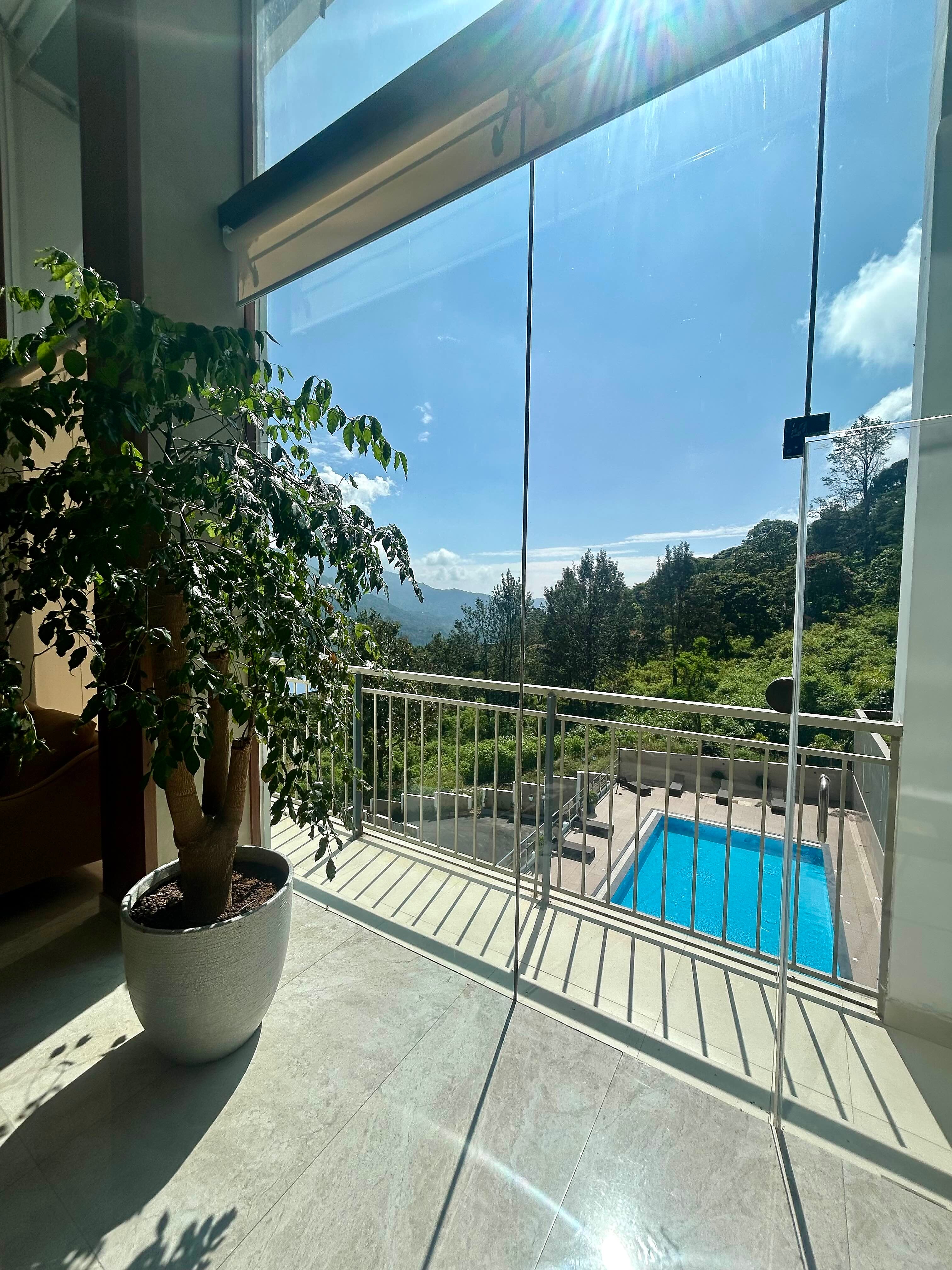 Golden Munnar Palace By Hawk Hospitality 𝗕𝗢𝗢𝗞 Munnar Resort 𝘄𝗶𝘁𝗵 𝗙𝗥𝗘𝗘 ...