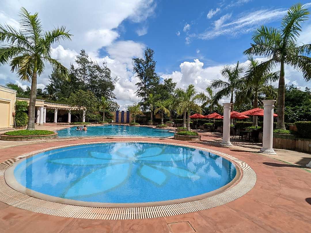 Country Roads 𝗕𝗢𝗢𝗞 Howrah Resort 𝘄𝗶𝘁𝗵 𝗙𝗥𝗘𝗘 𝗖𝗮𝗻𝗰𝗲𝗹𝗹𝗮𝘁𝗶𝗼𝗻