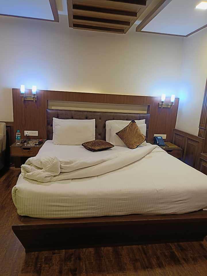 Clarks Inn Srinagar | Srinagar Hotel BOOK @ ₹1