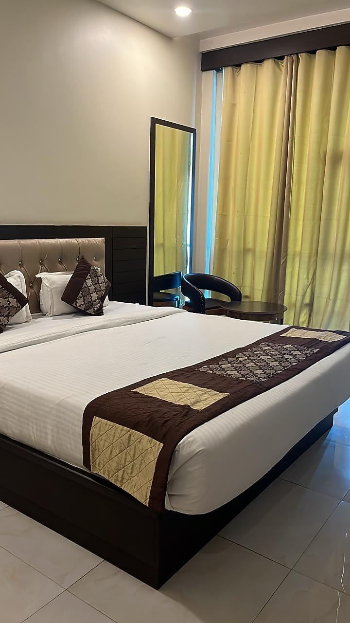 Hotel Sapphire Inn 𝗕𝗢𝗢𝗞 Siwan Hotel 𝘄𝗶𝘁𝗵 𝗙𝗥𝗘𝗘 𝗖𝗮𝗻𝗰𝗲𝗹𝗹𝗮𝘁𝗶𝗼𝗻