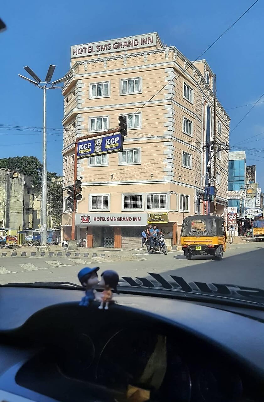 Hotel SMS Grand Inn 𝗕𝗢𝗢𝗞 Vellore Hotel 𝘄𝗶𝘁𝗵 𝗙𝗥𝗘𝗘 𝗖𝗮𝗻𝗰𝗲𝗹𝗹𝗮𝘁𝗶𝗼𝗻