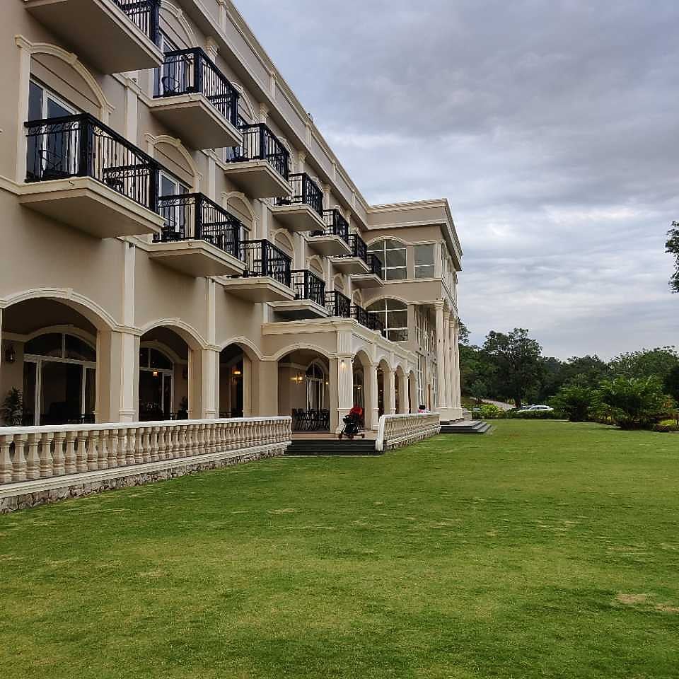 Montrose Golf Resort & Spa 𝗕𝗢𝗢𝗞 Coorg Resort 𝘄𝗶𝘁𝗵 ₹𝟬 𝗣𝗔𝗬𝗠𝗘𝗡𝗧