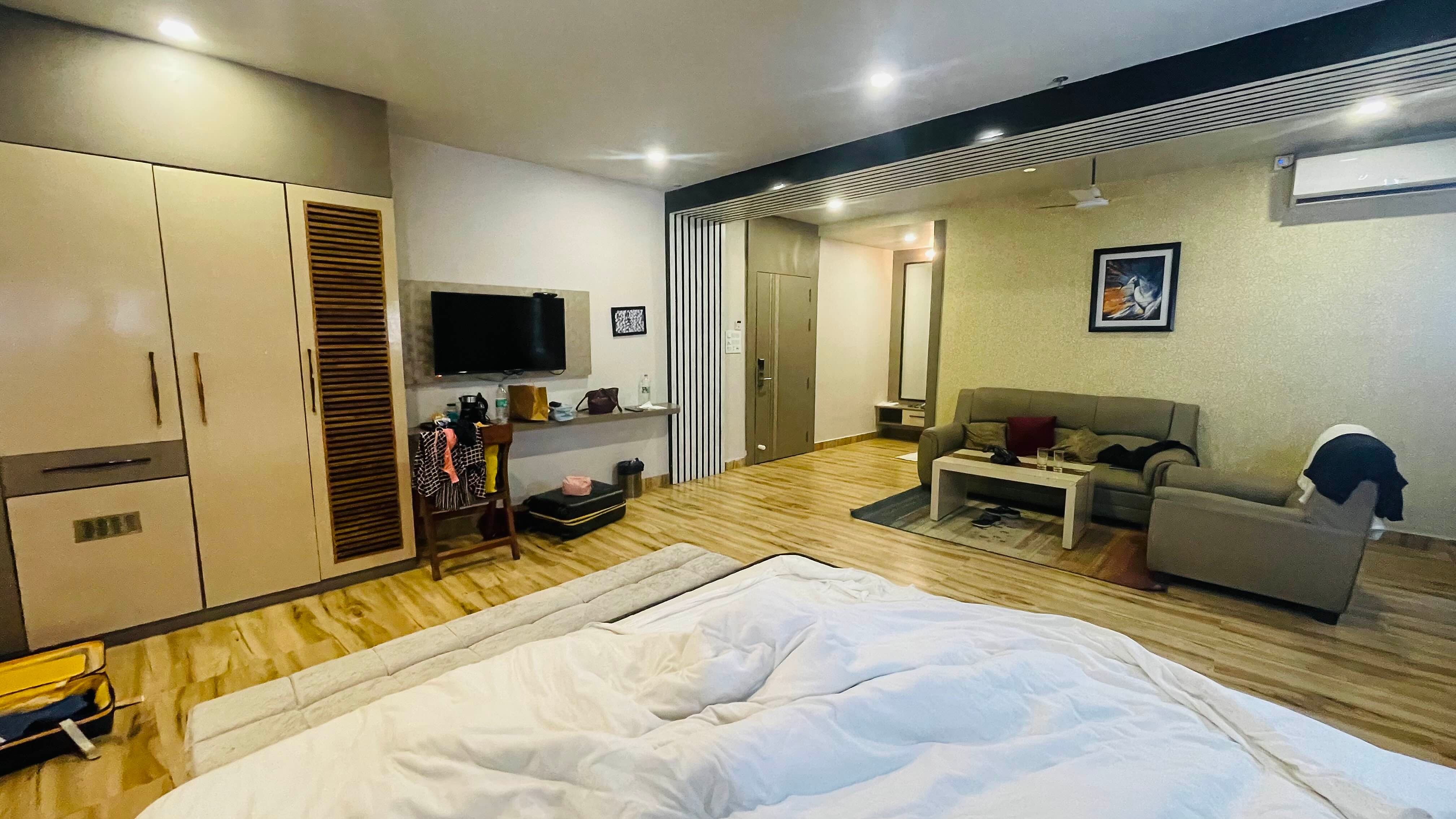 B M GRAND HOTEL AND RESORT 헕헢헢헞 Malda Hotel