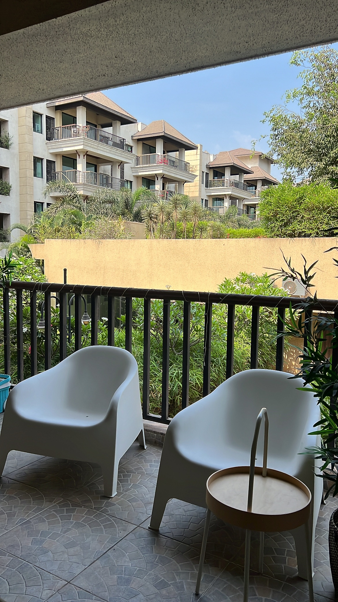 Albergo BNB (1BHK) with a Cozy deck. 𝗕𝗢𝗢𝗞 Alibaug Homestay 𝘄𝗶𝘁𝗵 𝗙𝗥𝗘𝗘 𝗖𝗮𝗻𝗰𝗲𝗹𝗹𝗮𝘁𝗶𝗼𝗻