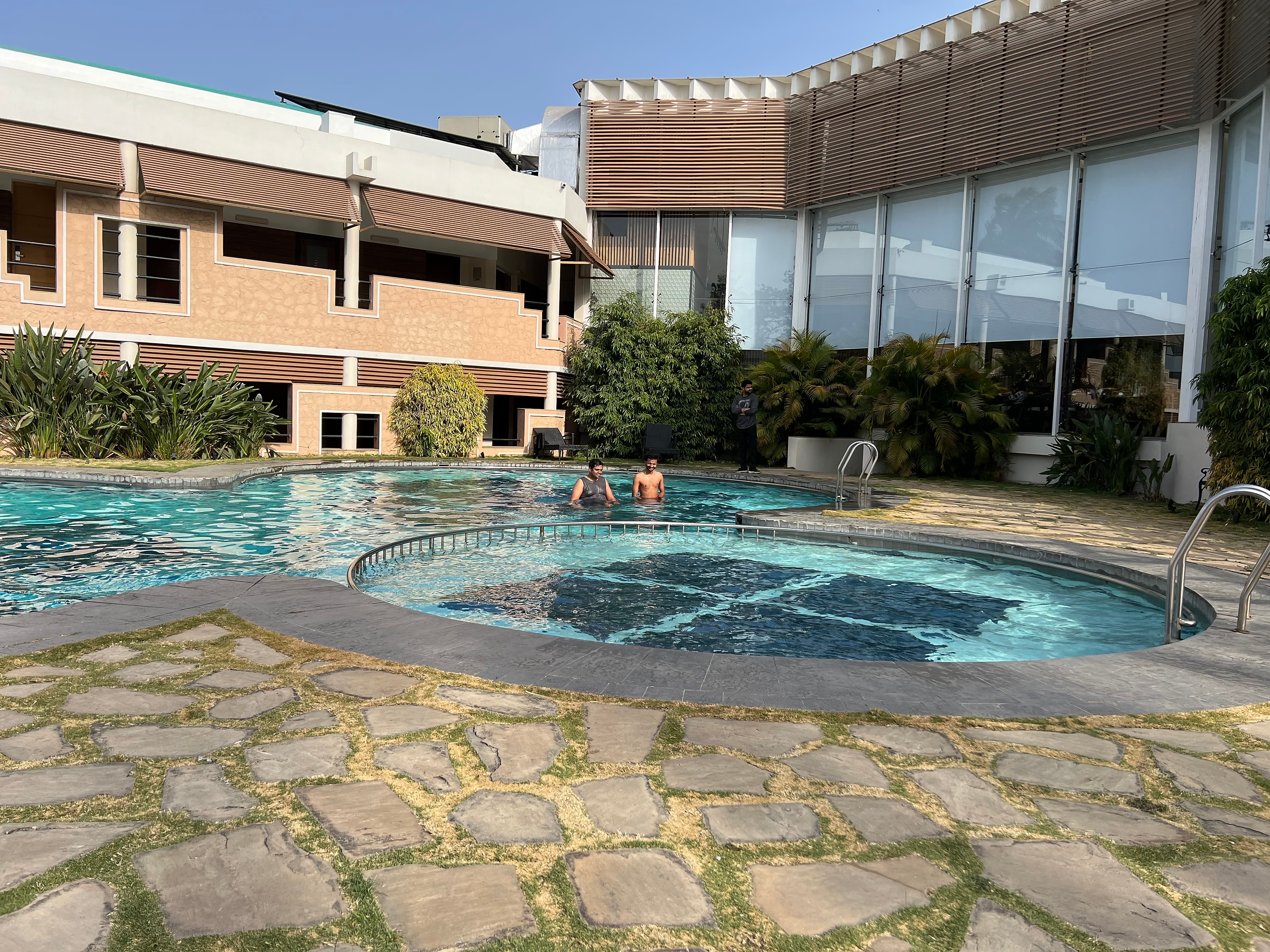 The Red Maple 𝗕𝗢𝗢𝗞 Indore Hotel 𝘄𝗶𝘁𝗵 𝗙𝗥𝗘𝗘 𝗖𝗮𝗻𝗰𝗲𝗹𝗹𝗮𝘁𝗶𝗼𝗻