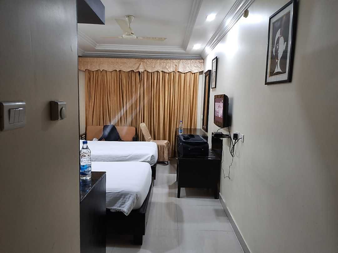 HOTEL SWETHA 𝗕𝗢𝗢𝗞 Karimnagar Hotel 𝘄𝗶𝘁𝗵 ₹𝟬 𝗣𝗔𝗬𝗠𝗘𝗡𝗧