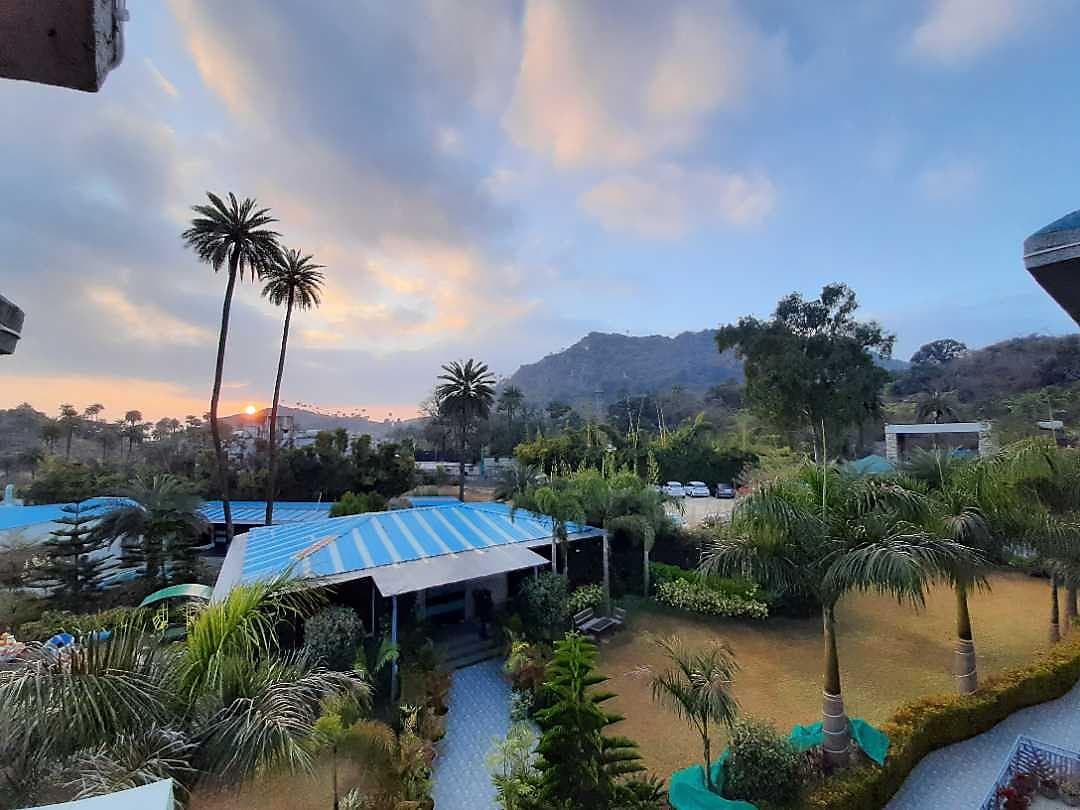 Hummingbird Resort Best Rates on Mount Abu Hotel Deals, Reviews & Photos