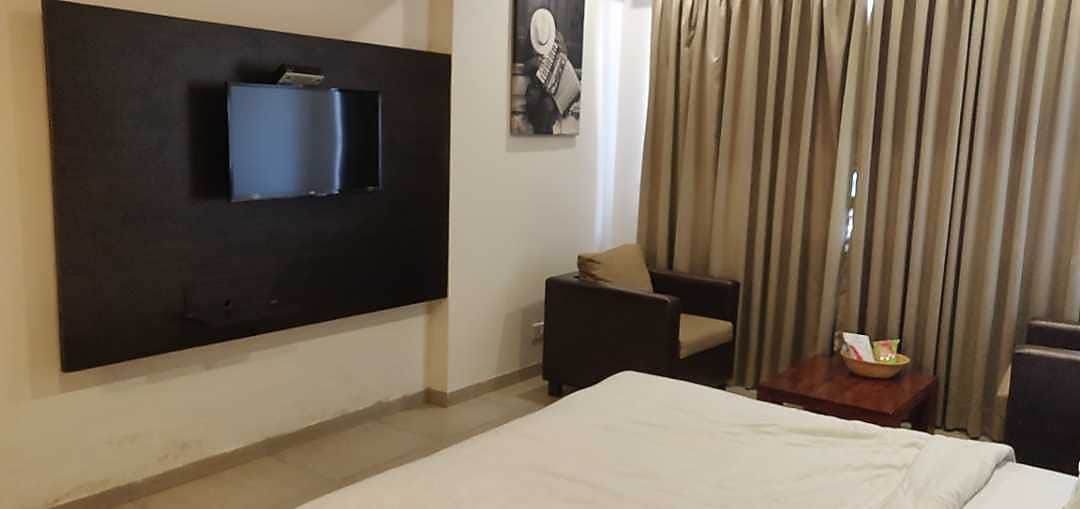 Red Maple BnB | Rooms in a Homestay 𝗕𝗢𝗢𝗞 Delhi BnB 𝘄𝗶𝘁𝗵 𝗙𝗥𝗘𝗘 𝗖𝗮𝗻𝗰𝗲𝗹𝗹𝗮𝘁𝗶𝗼𝗻