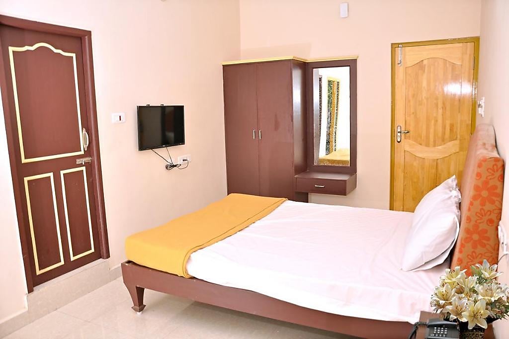 HOTEL SUBADEV 𝗕𝗢𝗢𝗞 Pondicherry Guest House 𝘄𝗶𝘁𝗵 𝗙𝗥𝗘𝗘 𝗖𝗮𝗻𝗰𝗲𝗹𝗹𝗮𝘁𝗶𝗼𝗻