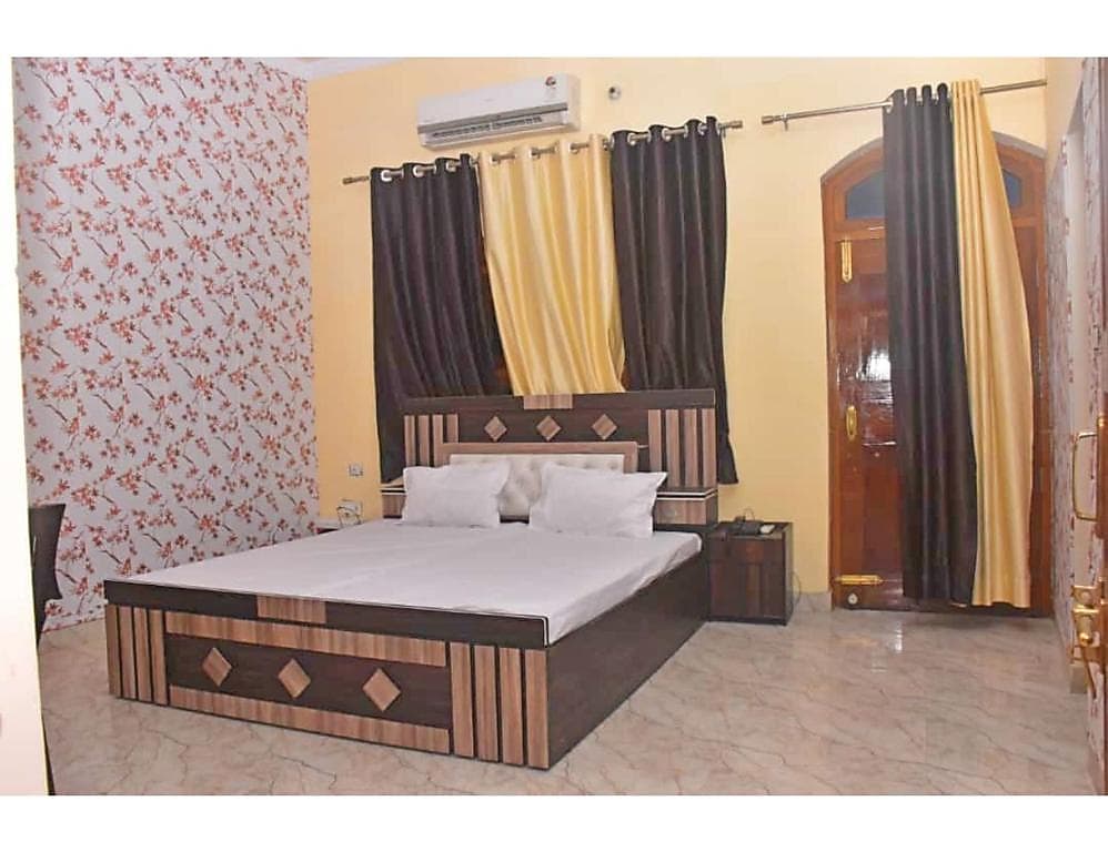 Anamika Palace 𝗕𝗢𝗢𝗞 Ayodhya Hotel 𝘄𝗶𝘁𝗵 𝗙𝗥𝗘𝗘 𝗖𝗮𝗻𝗰𝗲𝗹𝗹𝗮𝘁𝗶𝗼𝗻