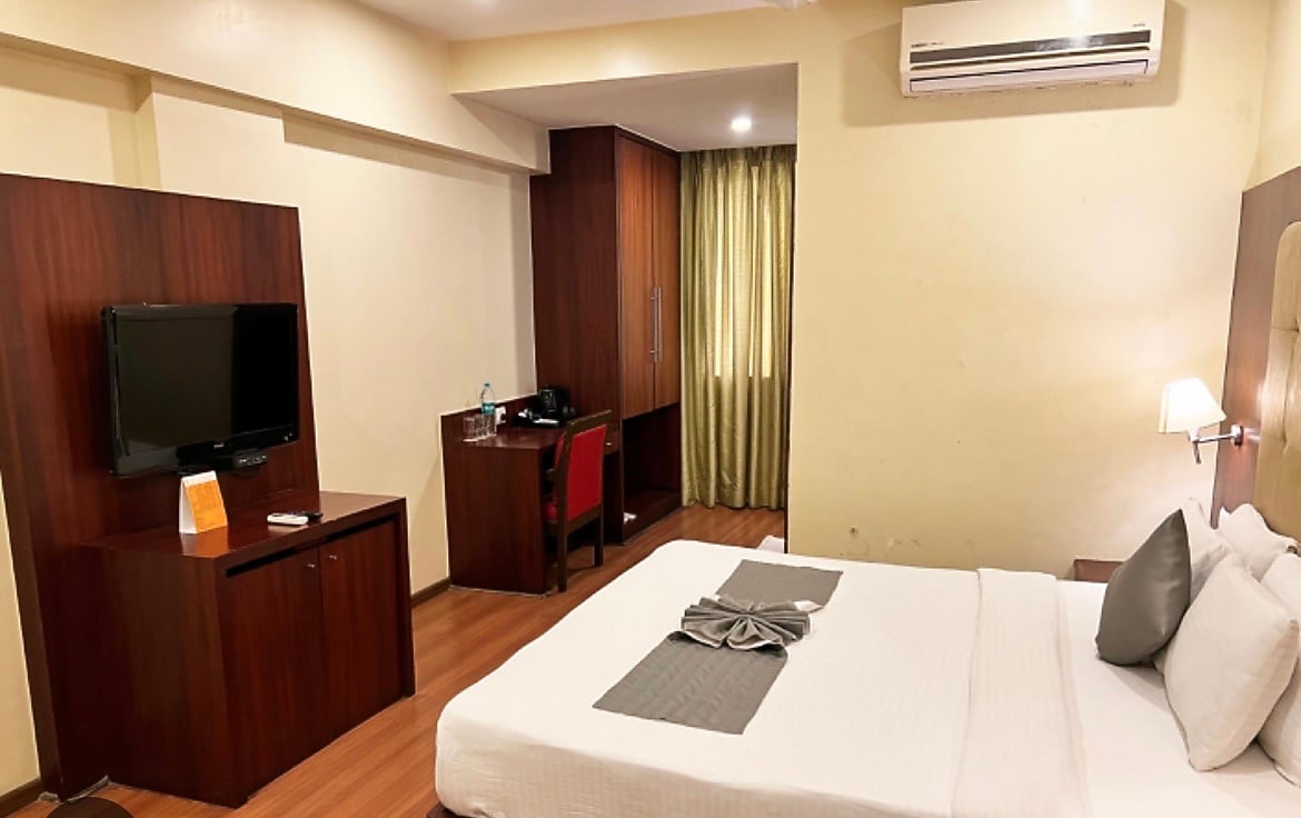 Deccan Pavilion, Katraj 𝗕𝗢𝗢𝗞 Pune Hotel 𝘄𝗶𝘁𝗵 ₹𝟬 𝗣𝗔𝗬𝗠𝗘𝗡𝗧