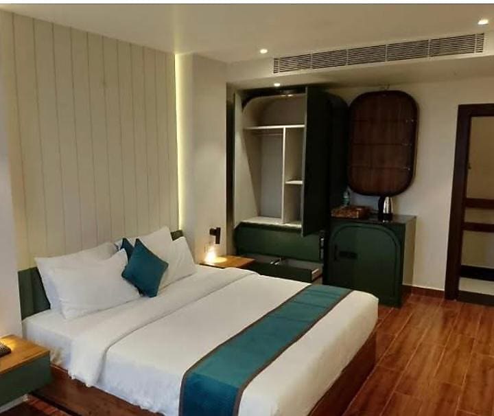 The Convoy Hotel 𝗕𝗢𝗢𝗞 Dibrugarh Hotel 𝘄𝗶𝘁𝗵 ₹𝟬 𝗣𝗔𝗬𝗠𝗘𝗡𝗧