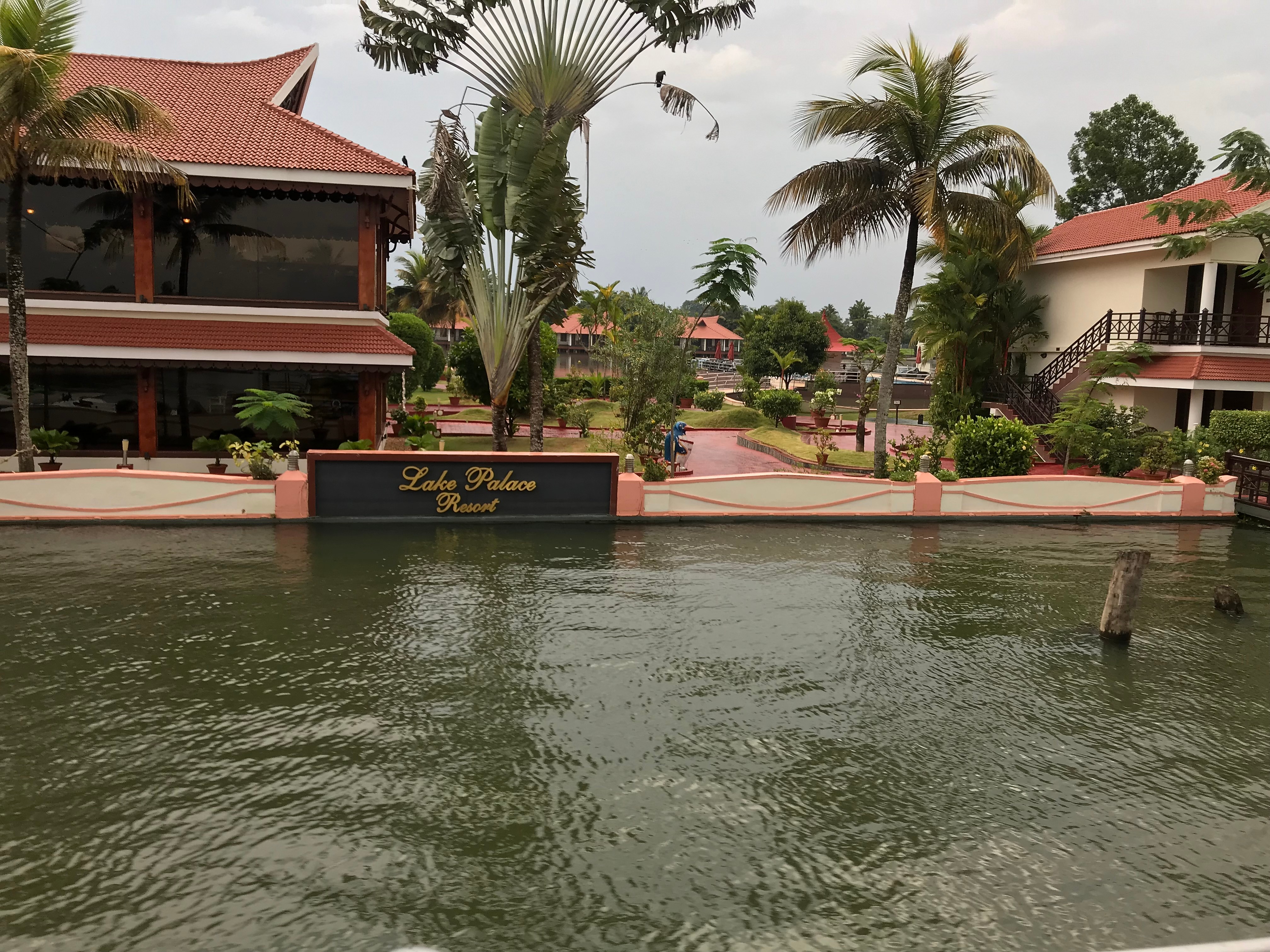 Sterling Lake Palace Alleppey Best Rates on Alleppey Hotel Deals ...