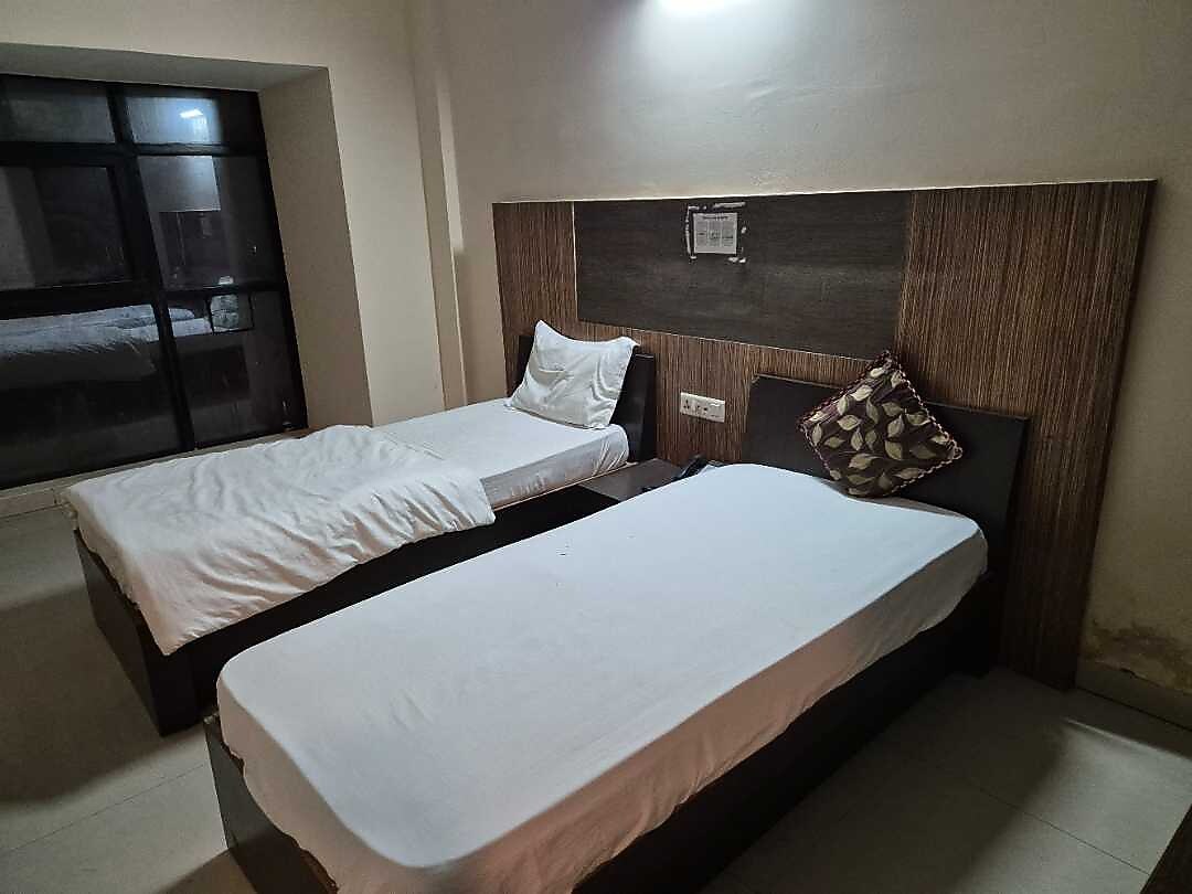 SPOT ON Hotel Center Point 𝗕𝗢𝗢𝗞 Rudrapur Hotel 𝘄𝗶𝘁𝗵 𝗙𝗥𝗘𝗘 𝗖𝗮𝗻𝗰𝗲𝗹𝗹𝗮𝘁𝗶𝗼𝗻