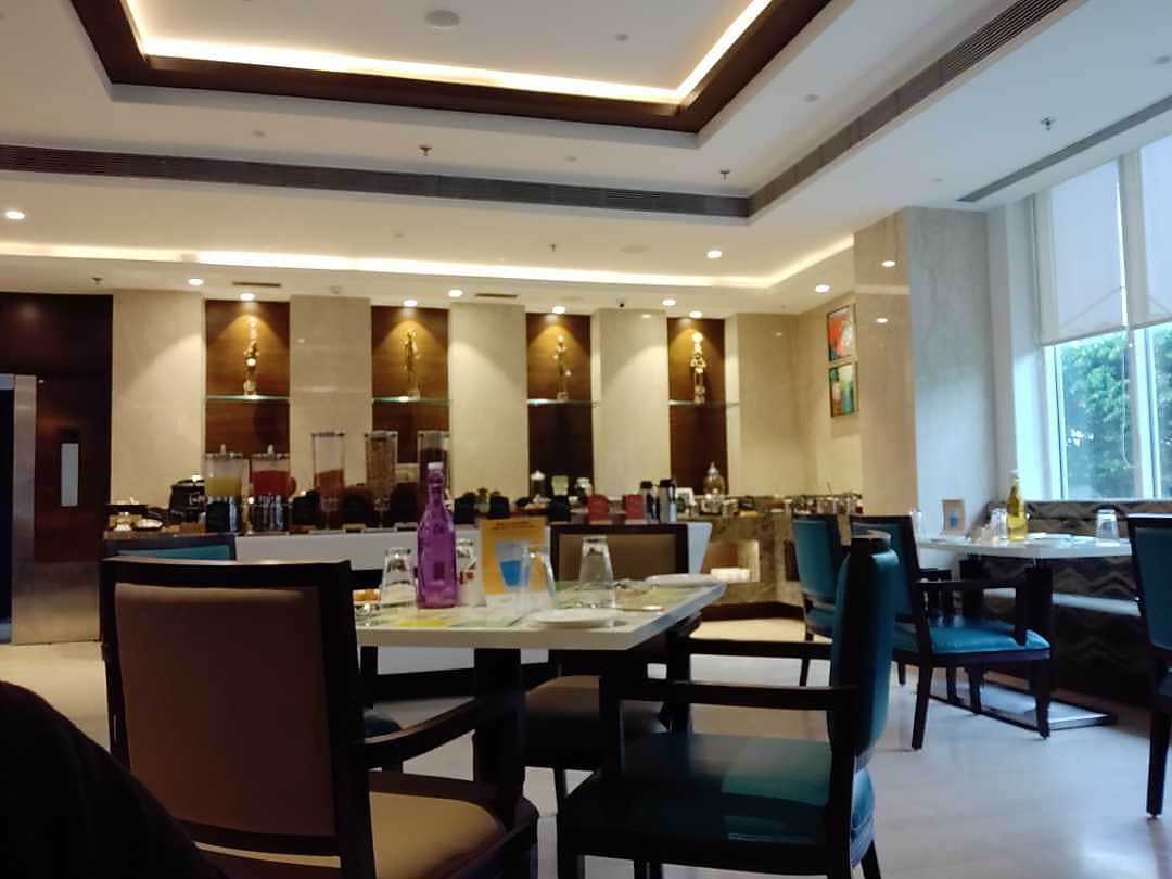 Lemon Tree Hotel Lucknow Best Rates on Lucknow Hotel Deals, Reviews ...