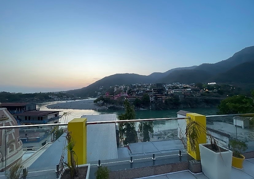 The Hosteller Rishikesh Ganges 𝗕𝗢𝗢𝗞 Rishikesh Hostel 𝘄𝗶𝘁𝗵 𝗙𝗥𝗘𝗘 𝗖𝗮𝗻𝗰𝗲𝗹𝗹𝗮𝘁𝗶𝗼𝗻