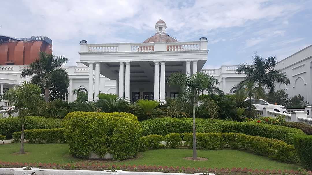 Taj Mahal, Lucknow Best Rates on Lucknow Hotel Deals, Reviews & Photos