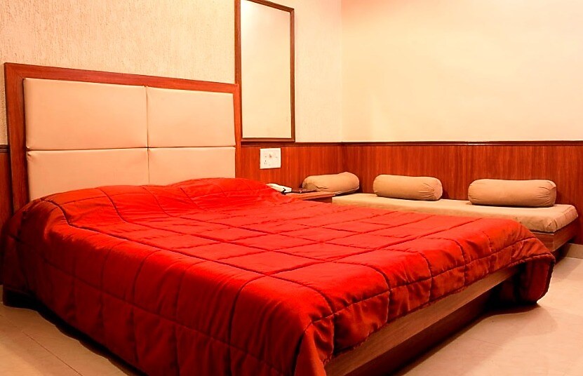 Hotel Lucky Bandra 𝗕𝗢𝗢𝗞 Mumbai Hotel 𝘄𝗶𝘁𝗵 ₹𝟬 𝗣𝗔𝗬𝗠𝗘𝗡𝗧