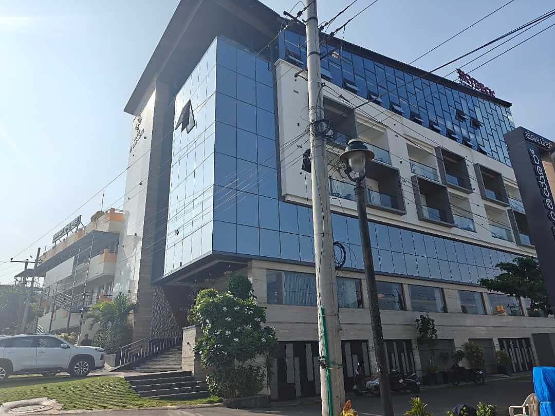 Hotel Le Grandeur 𝗕𝗢𝗢𝗞 Mysore Hotel 𝘄𝗶𝘁𝗵 𝗙𝗥𝗘𝗘 𝗖𝗮𝗻𝗰𝗲𝗹𝗹𝗮𝘁𝗶𝗼𝗻