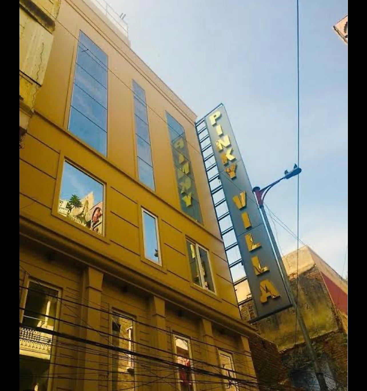 Hotel Pinky Villa - New Delhi Railway Station 100% Money Back 𝗕𝗢𝗢𝗞 ...