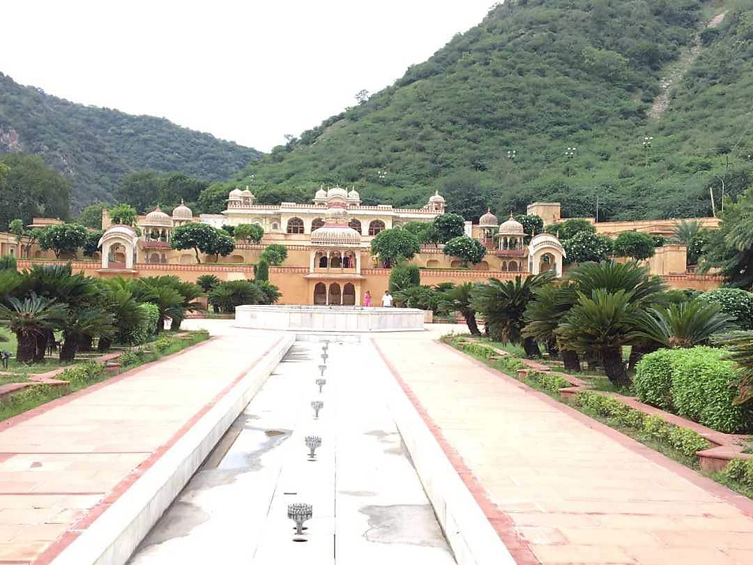 Aaram Baagh- By Pachar Group 𝗕𝗢𝗢𝗞 Agra Resort 𝘄𝗶𝘁𝗵 ₹𝟬 𝗣𝗔𝗬𝗠𝗘𝗡𝗧