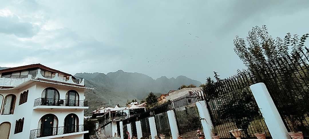 Kashmir Mahal Resorts by Dal Lake 𝗕𝗢𝗢𝗞 Srinagar Hotel 𝘄𝗶𝘁𝗵 ₹𝟬 𝗣𝗔𝗬𝗠𝗘𝗡𝗧