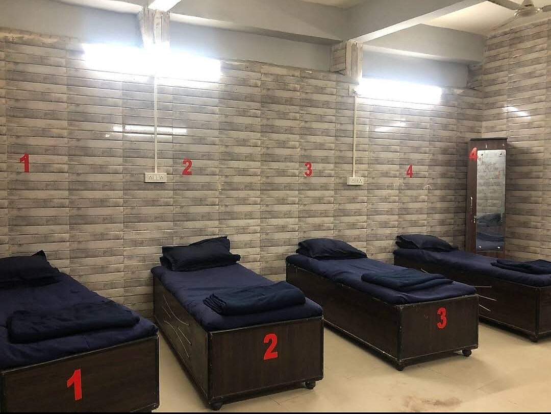 CHARYANA HOTEL & AC DORMITORY 𝗕𝗢𝗢𝗞 Ahmedabad Homestay 𝘄𝗶𝘁𝗵 𝗙𝗥𝗘𝗘 ...