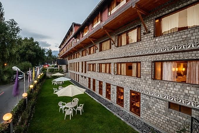 Honeymoon Inn 𝗕𝗢𝗢𝗞 Manali Hotel 𝘄𝗶𝘁𝗵 ₹𝟬 𝗣𝗔𝗬𝗠𝗘𝗡𝗧