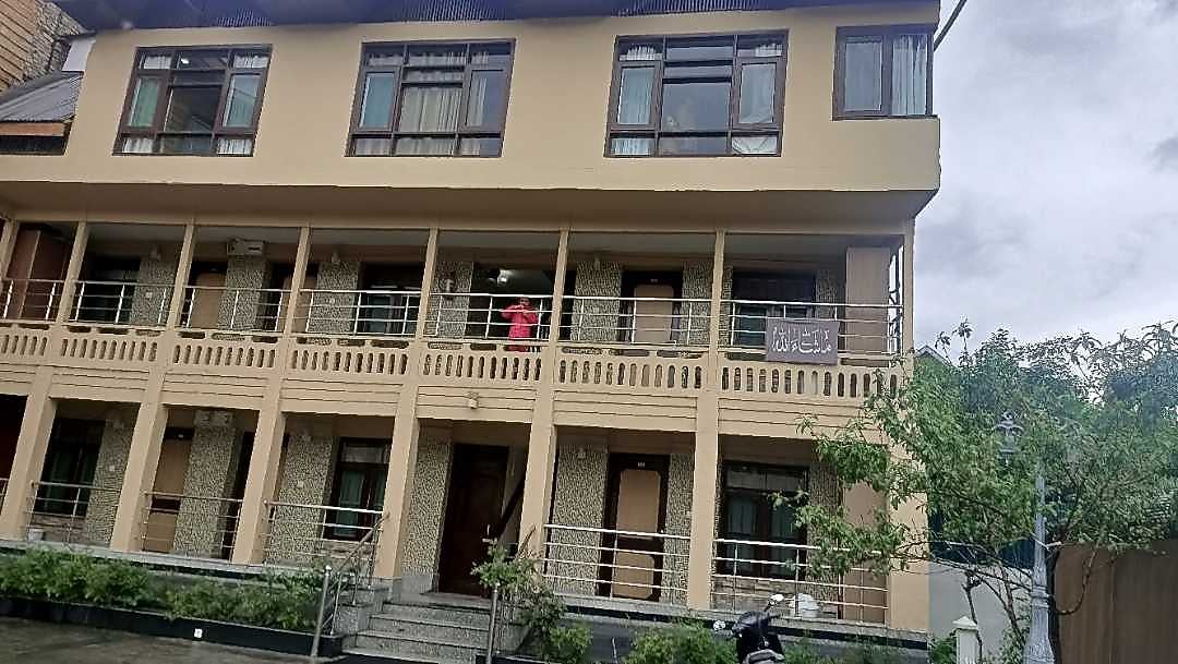 Hotel Grand Boulevard Srinagar 𝗕𝗢𝗢𝗞 Srinagar Hotel 𝘄𝗶𝘁𝗵 ₹𝟬 𝗣𝗔𝗬𝗠𝗘𝗡𝗧