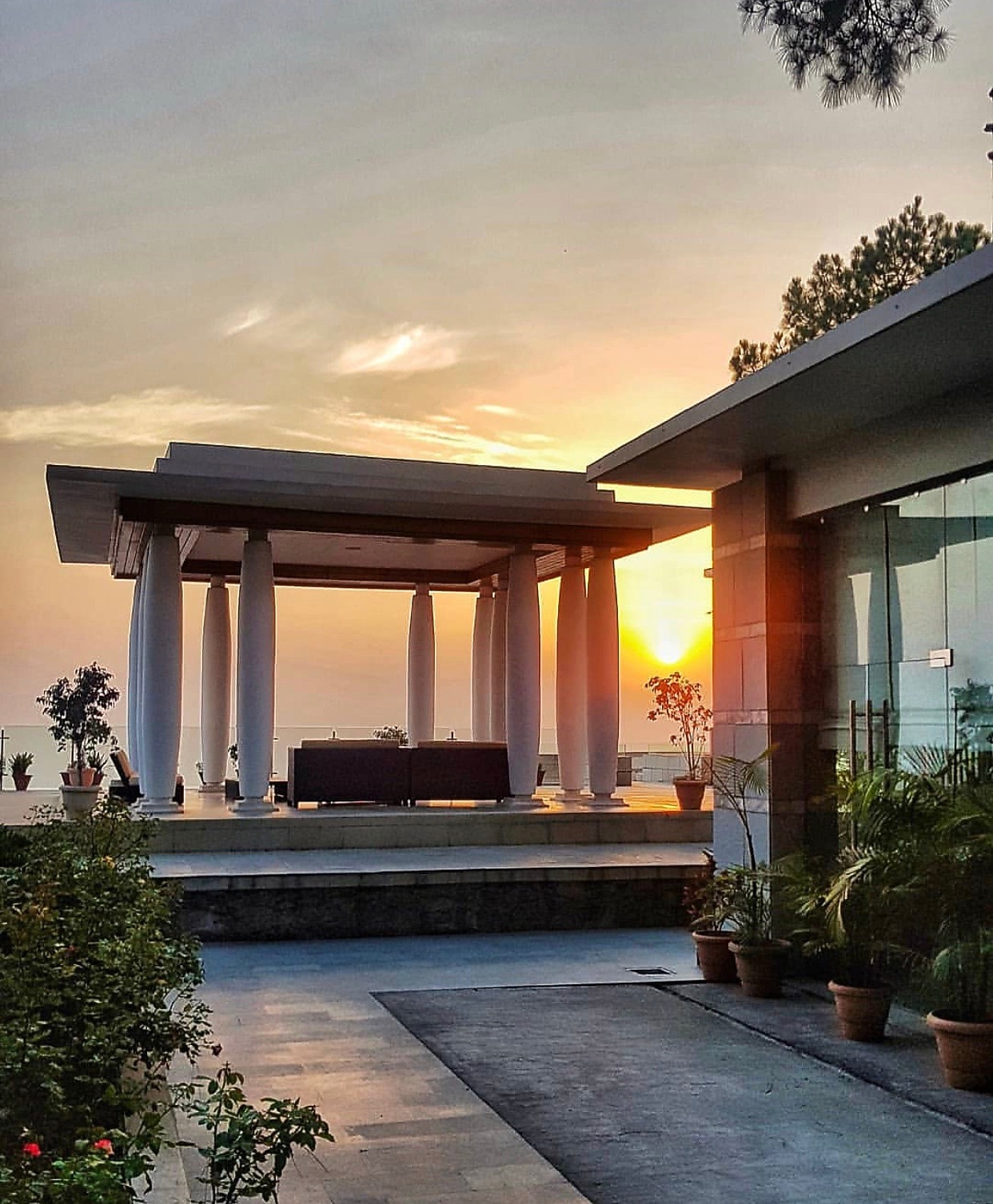 Moksha Himalaya Spa Resort 𝗕𝗢𝗢𝗞 Parwanoo Resort 𝘄𝗶𝘁𝗵 𝗙𝗥𝗘𝗘 𝗖𝗮𝗻𝗰𝗲𝗹𝗹𝗮𝘁𝗶𝗼𝗻