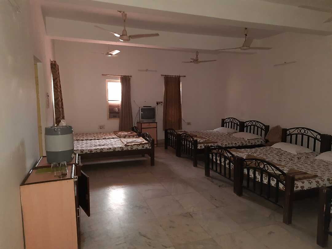 MPT Tourist Bungalow, Chitrakoot Best Rates on Chitrakoot Hotel Deals ...