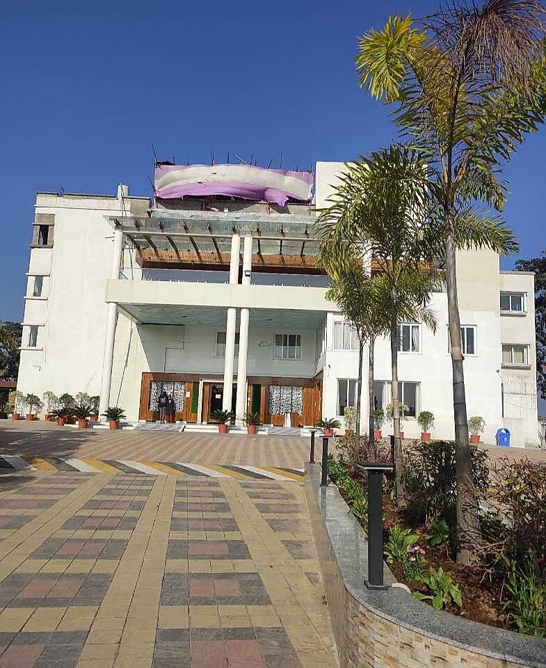 MOMENTS RESORT 𝗕𝗢𝗢𝗞 Ranchi Hotel 𝘄𝗶𝘁𝗵 𝗙𝗥𝗘𝗘 𝗖𝗮𝗻𝗰𝗲𝗹𝗹𝗮𝘁𝗶𝗼𝗻