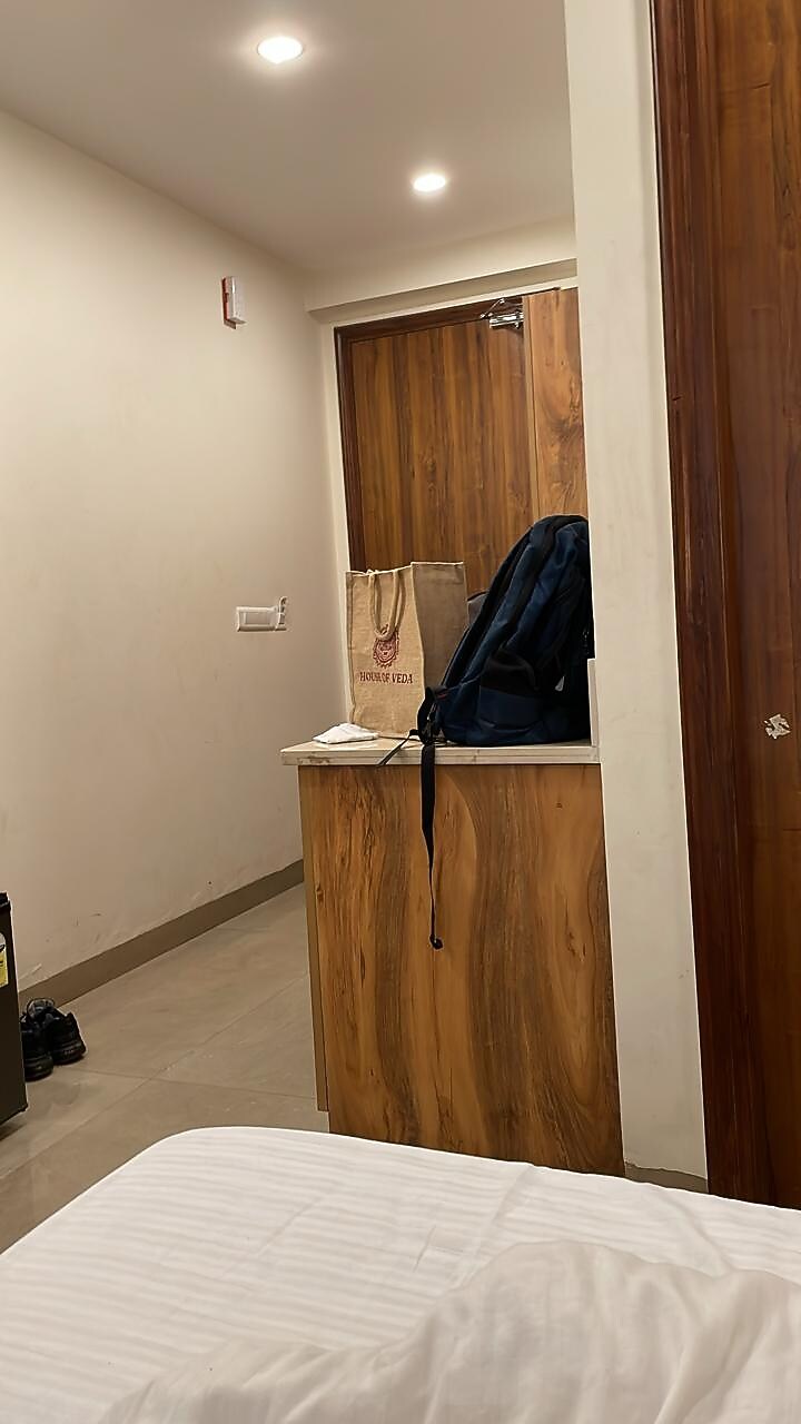Hotel Golf View Sakura 𝗕𝗢𝗢𝗞 Gurgaon Hotel 𝘄𝗶𝘁𝗵 ₹𝟬 𝗣𝗔𝗬𝗠𝗘𝗡𝗧