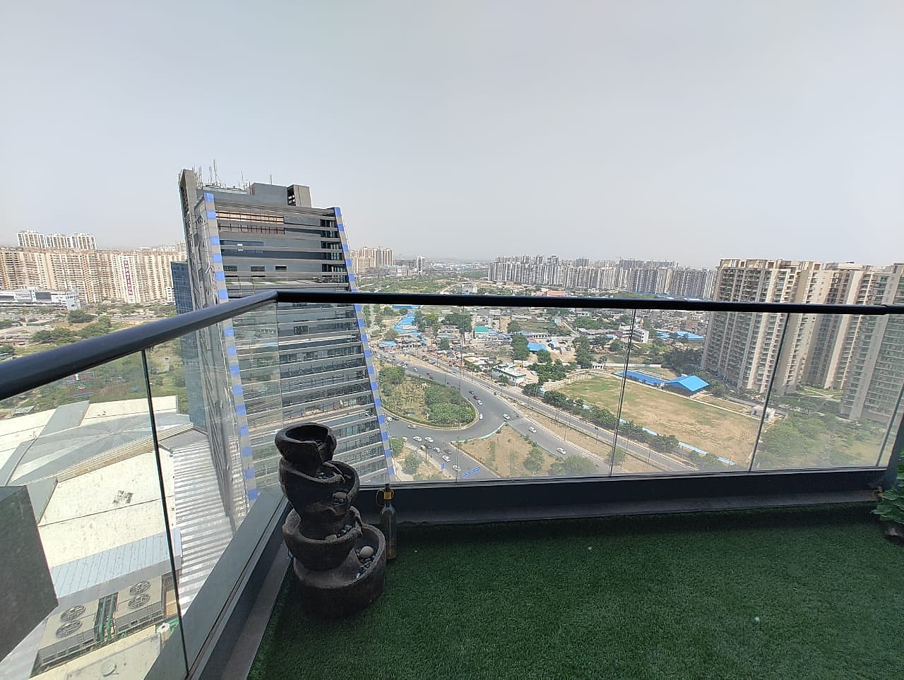 The Taj Studios-Best Luxury Stay at Blue Sapphire 𝗕𝗢𝗢𝗞 Noida Apartment ...