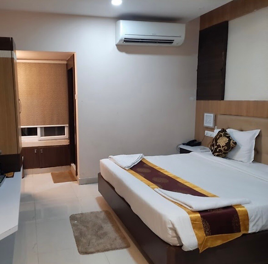 Hotel Adithya Prince International 𝗕𝗢𝗢𝗞 Eluru Hotel 𝘄𝗶𝘁𝗵 𝗙𝗥𝗘𝗘 𝗖𝗮𝗻𝗰𝗲𝗹𝗹𝗮𝘁𝗶𝗼𝗻