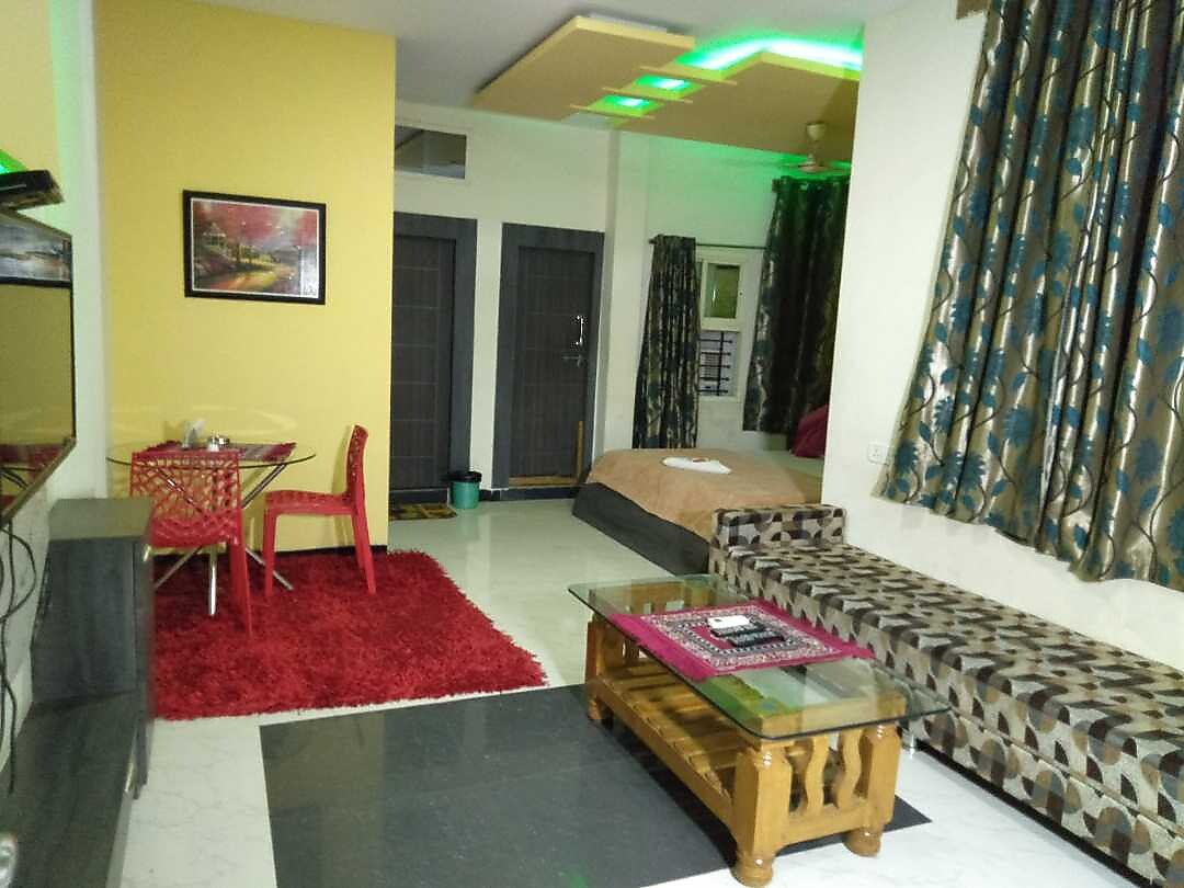 Photos of Hotel Royal Palace Dhamnod - Hotel in Dhamnod