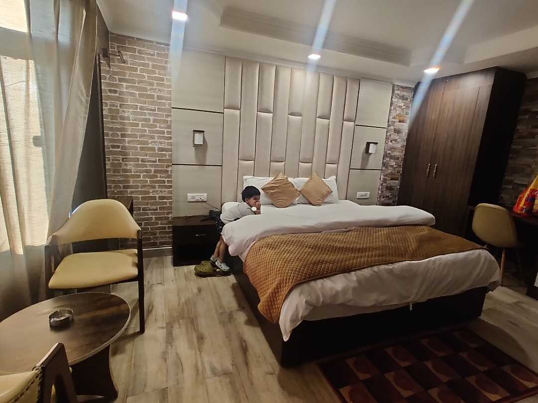 Katson Blue 𝗕𝗢𝗢𝗞 Mashobra Hotel 𝘄𝗶𝘁𝗵 𝗙𝗥𝗘𝗘 𝗖𝗮𝗻𝗰𝗲𝗹𝗹𝗮𝘁𝗶𝗼𝗻