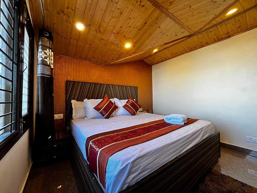 Nirvana Rooms B&B | Rooms & Guided Treks 𝗕𝗢𝗢𝗞 Shimla Homestay 𝘄𝗶𝘁𝗵 ₹𝟬 ...