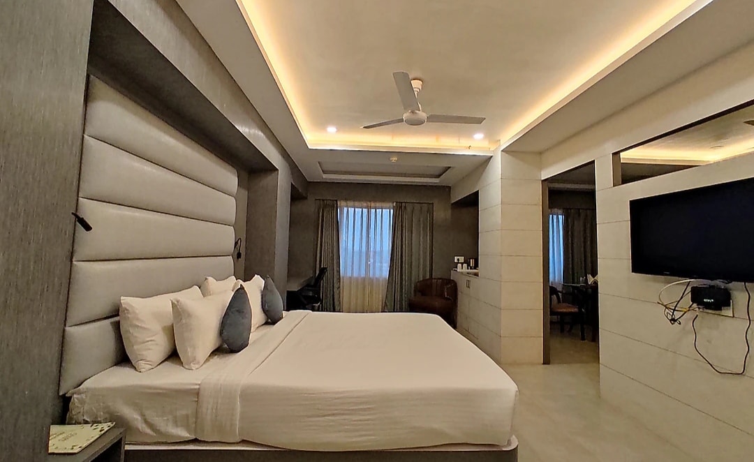 Hotel RishiRaj 𝗕𝗢𝗢𝗞 Nagaon Hotel 𝘄𝗶𝘁𝗵 ₹𝟬 𝗣𝗔𝗬𝗠𝗘𝗡𝗧