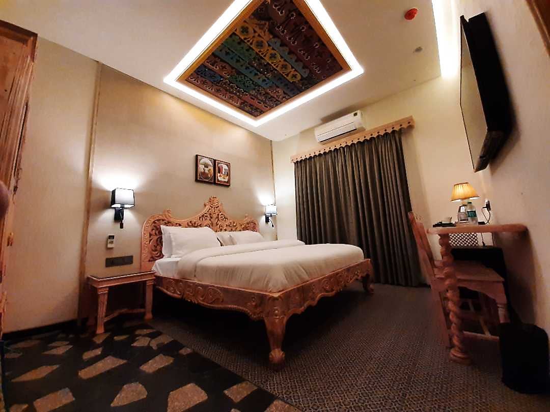 The Kinara Village 𝗕𝗢𝗢𝗞 Lonavala Hotel 𝘄𝗶𝘁𝗵 𝗙𝗥𝗘𝗘 𝗖𝗮𝗻𝗰𝗲𝗹𝗹𝗮𝘁𝗶𝗼𝗻